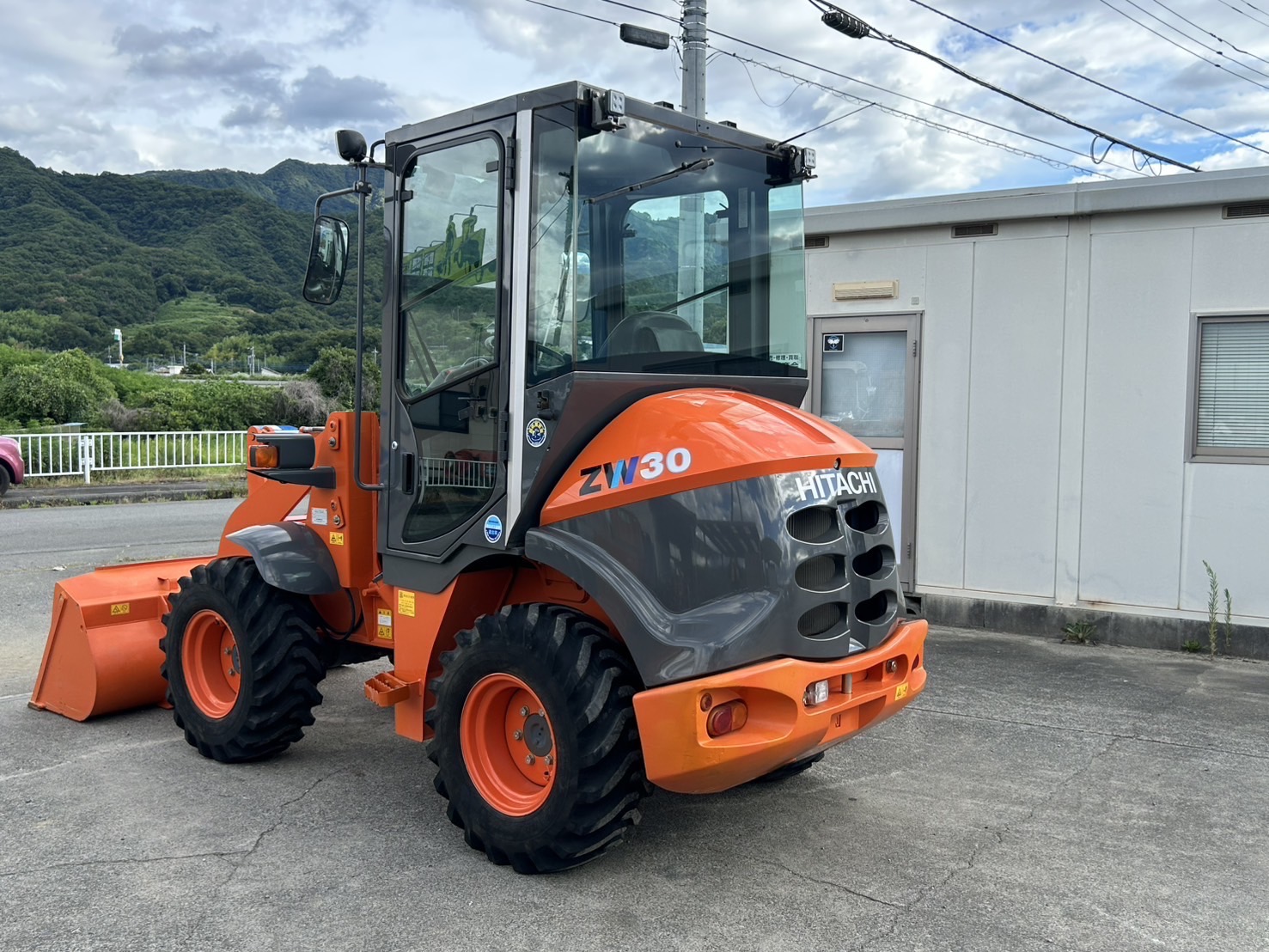 日立 ホイールローダー《ZW30》 ￥3,500,000 | 株式会社ヨダ兄弟商会